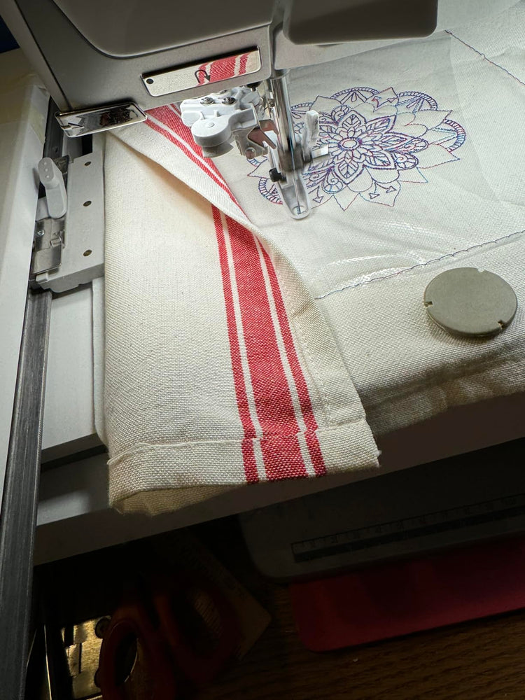 Free Christmas Machine Embroidery Designs: Download and Create Festive ...